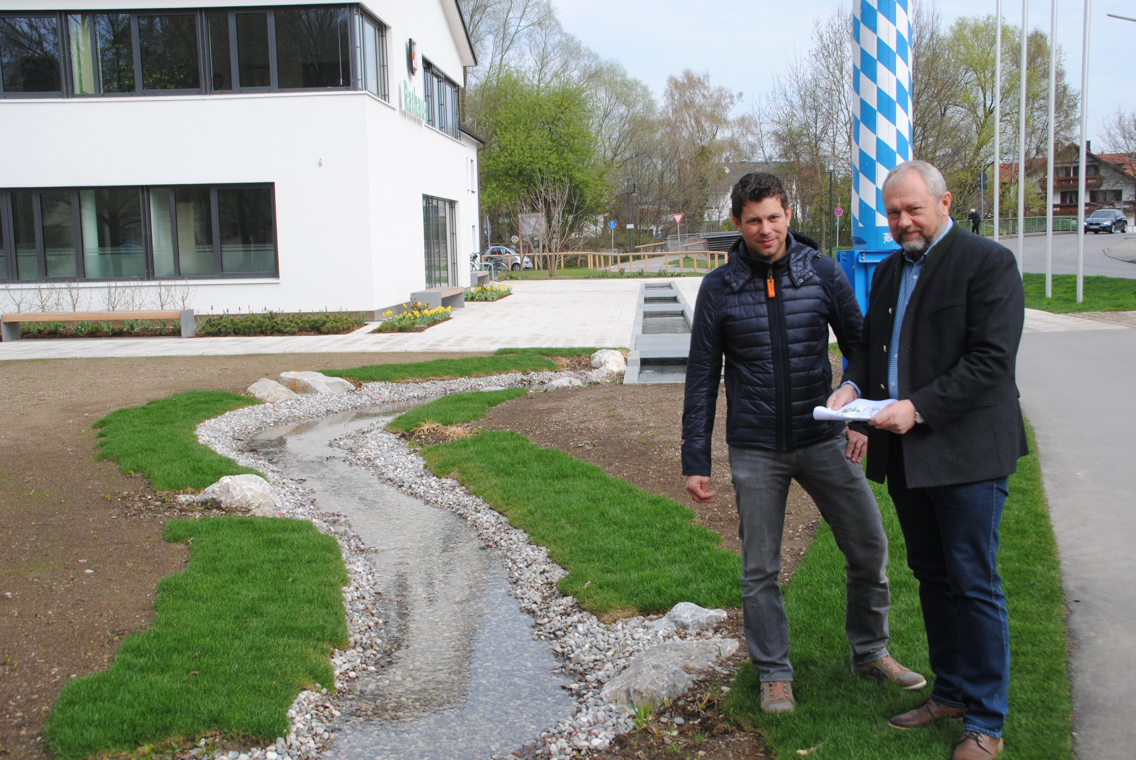 Wasser marsch am Rathaus | Amper-Kurier